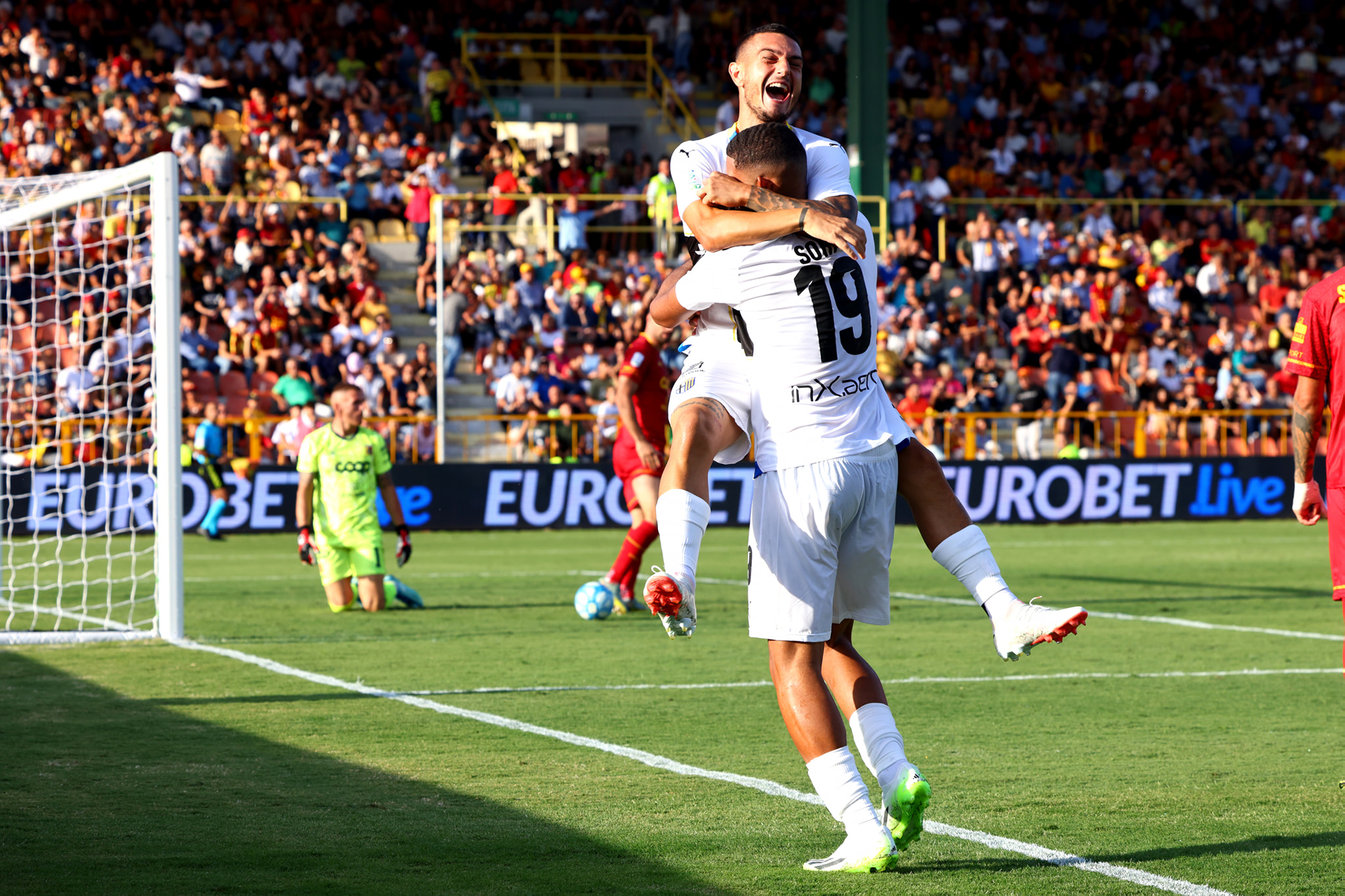 Goleada a Catanzaro, il Parma da solo in vetta – UsCatanzaro.net